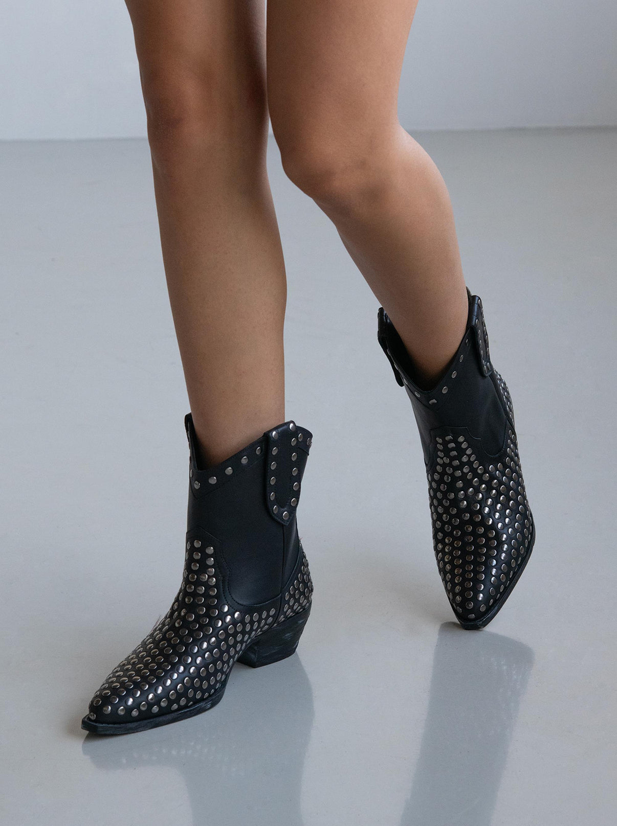 LOIE Legend Black Leather Boots – IsMyLova